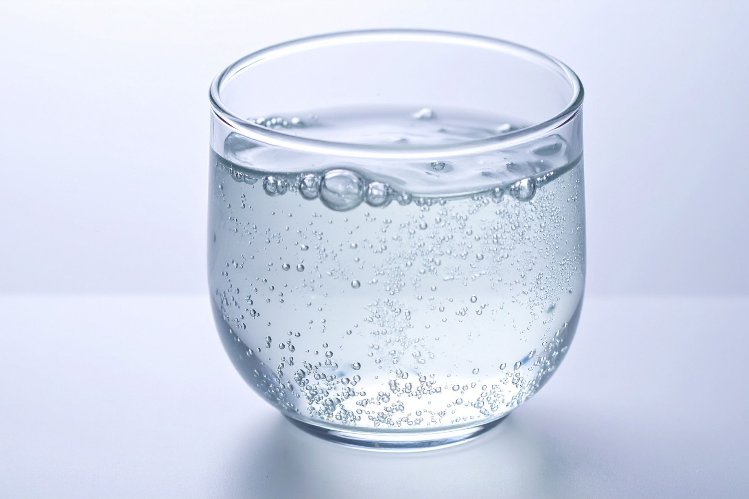 Is Sparkling Water Hydrating or Not? What Experts Say – LyteLine.com